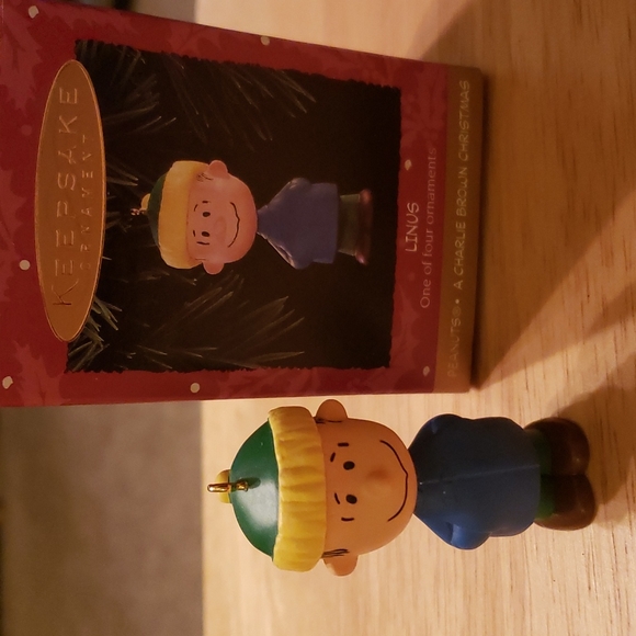 Hallmark | Holiday | Hallmark Keepsake Ornament Linus | Poshmark
